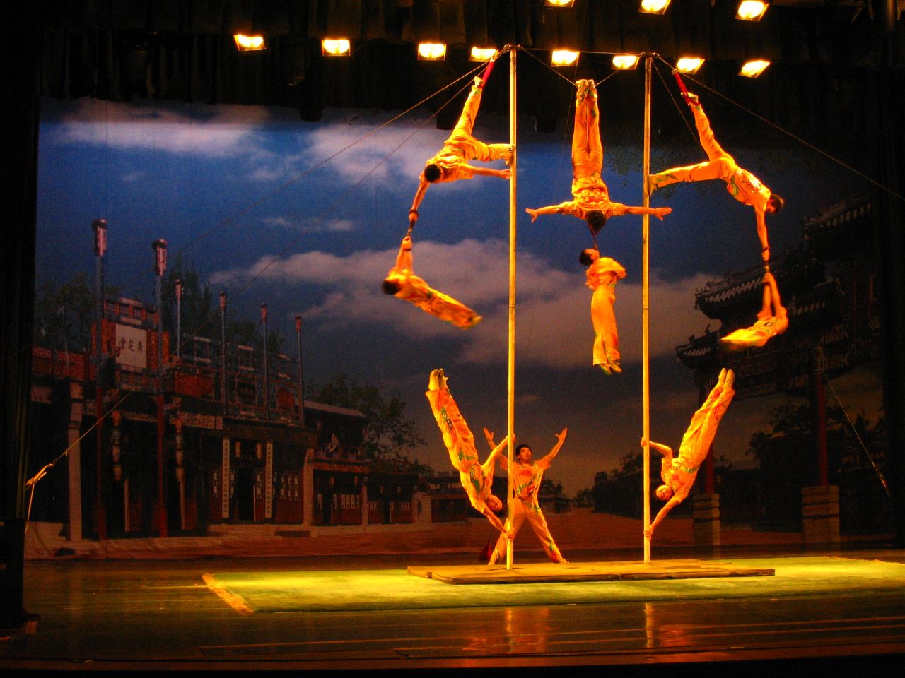 Chinese Pole and Pole Dance. Similarities and Differences. - Gracitude